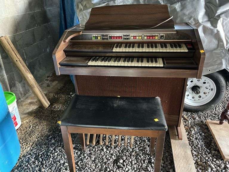 Thomas Organ and Bench - Kaufman Realty & Auctions