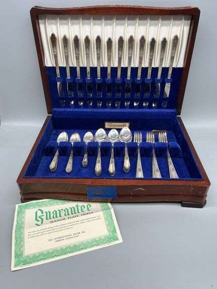 COMMUNITY FLATWARE SET AND BOX - Kaufman Realty & Auctions