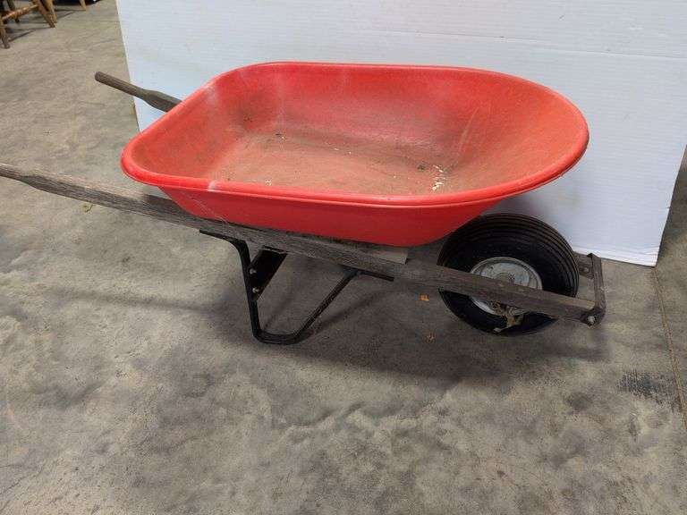 22" tall wheelbarrow - Kaufman Realty & Auctions