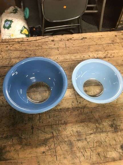 Vintage Blue Pyrex mixing bowls - Kaufman Realty & Auctions