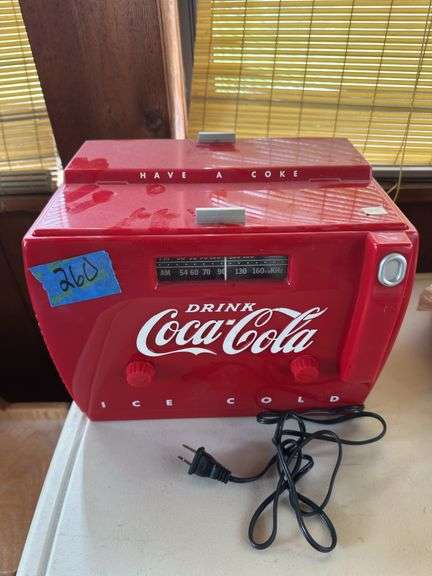 COCA-COLA AM/FM RADIO CASSETTE PLAYER - Kaufman Realty & Auctions