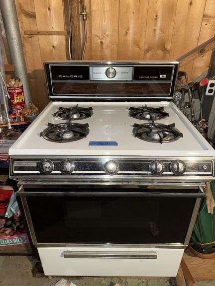 CALORIC HERITAGE SERIES VINTAGE GAS RANGE - Kaufman Realty & Auctions