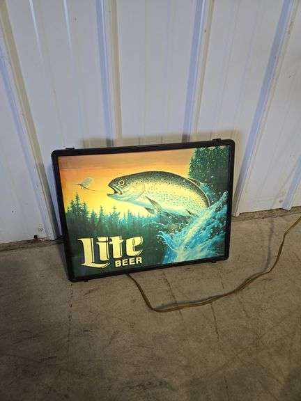 Lighted Lite Beer fish sign - Kaufman Realty & Auctions