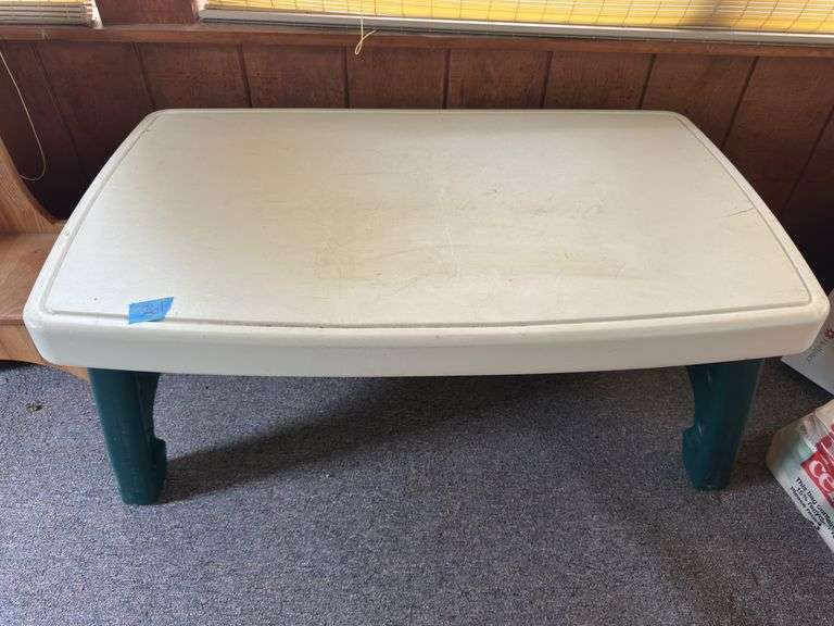 STEP 2 CHILDREN'S TABLE - Kaufman Realty & Auctions