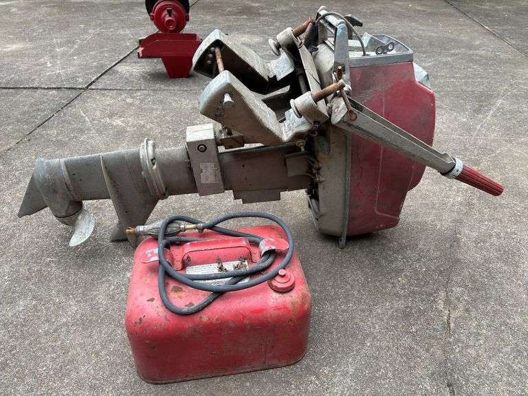 Vintage Elgin 7 1/2 H.P. outboard motor and gas tank - Kaufman Realty ...