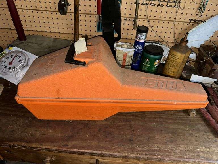 STIHL 015 L CHAINSAW AND CASE - Kaufman Realty & Auctions