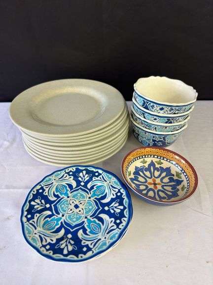 Misc. Plastic Dishes - Kaufman Realty & Auctions