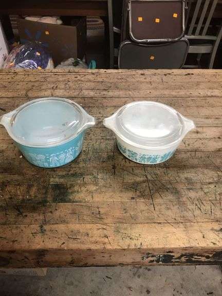 2 Vintage Pyrex casserole bowls tap handled - Kaufman Realty & Auctions