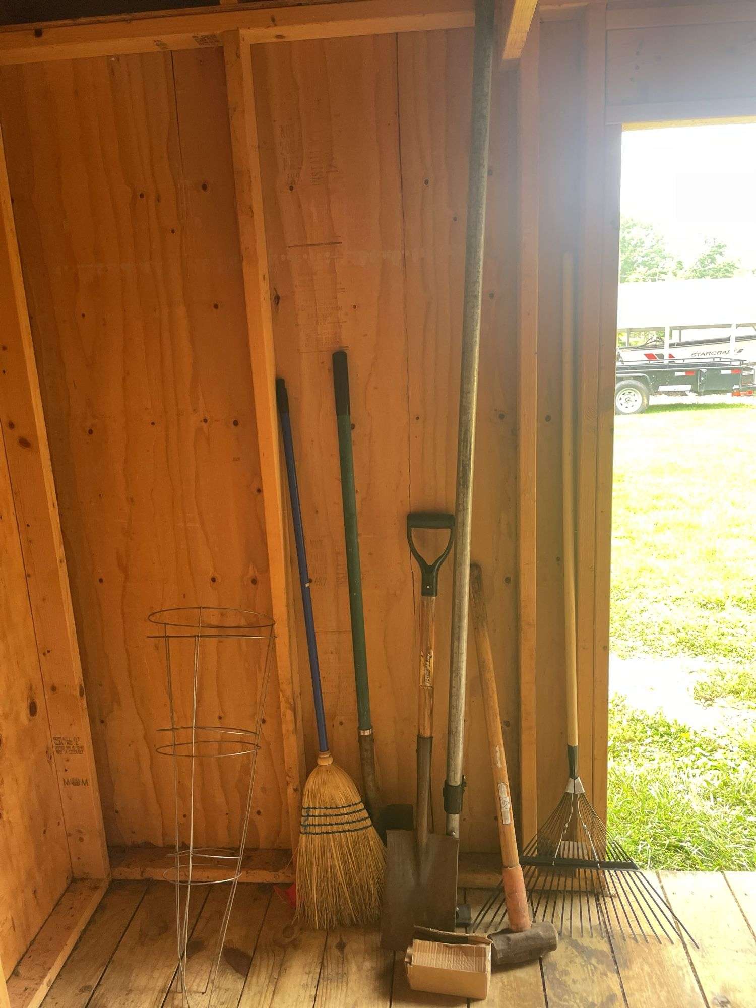 Hand tools including shovels, rake, broom & tomato cages - Kaufman ...