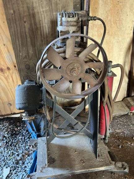 Vintage Air Compressor - Kaufman Realty & Auctions
