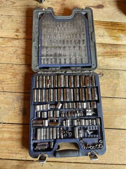 Blue-Point General service set - Kaufman Realty & Auctions