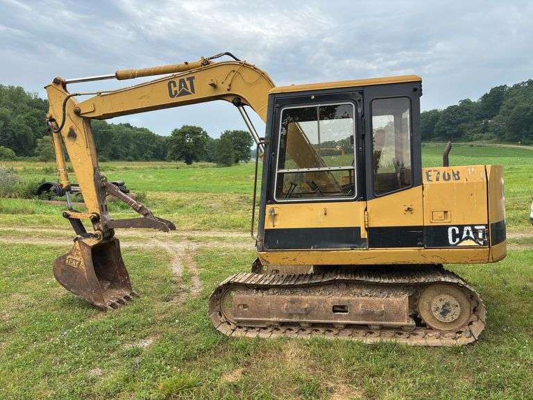 Cat E 70 B trackhoe - Kaufman Realty & Auctions