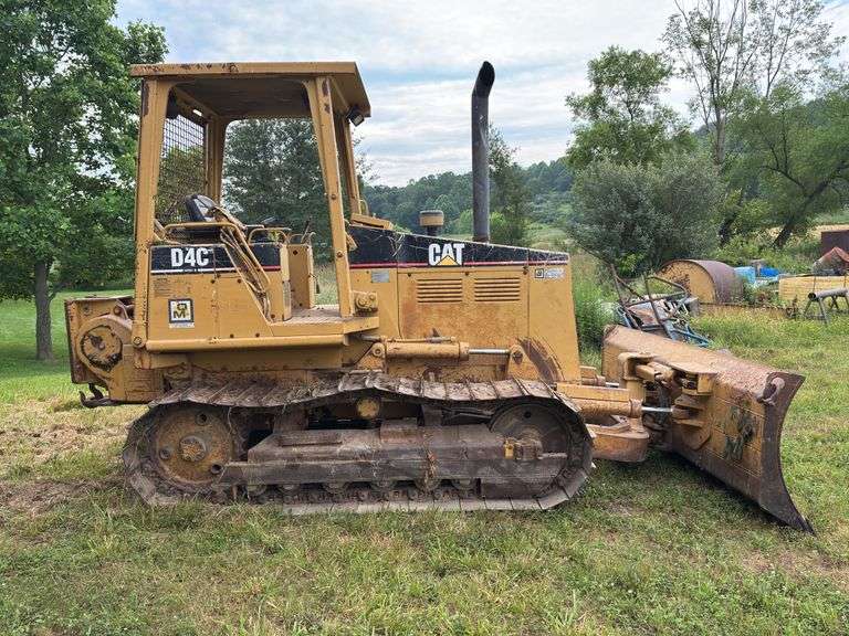 Cat D4C series 3 dozer with winch - Kaufman Realty & Auctions