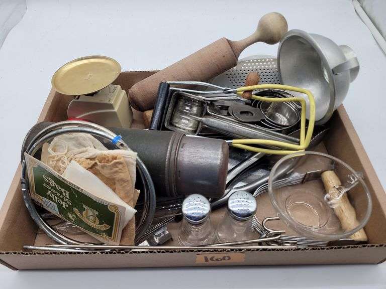 ASSORTED KITCHEN ITEMS - Kaufman Realty & Auctions