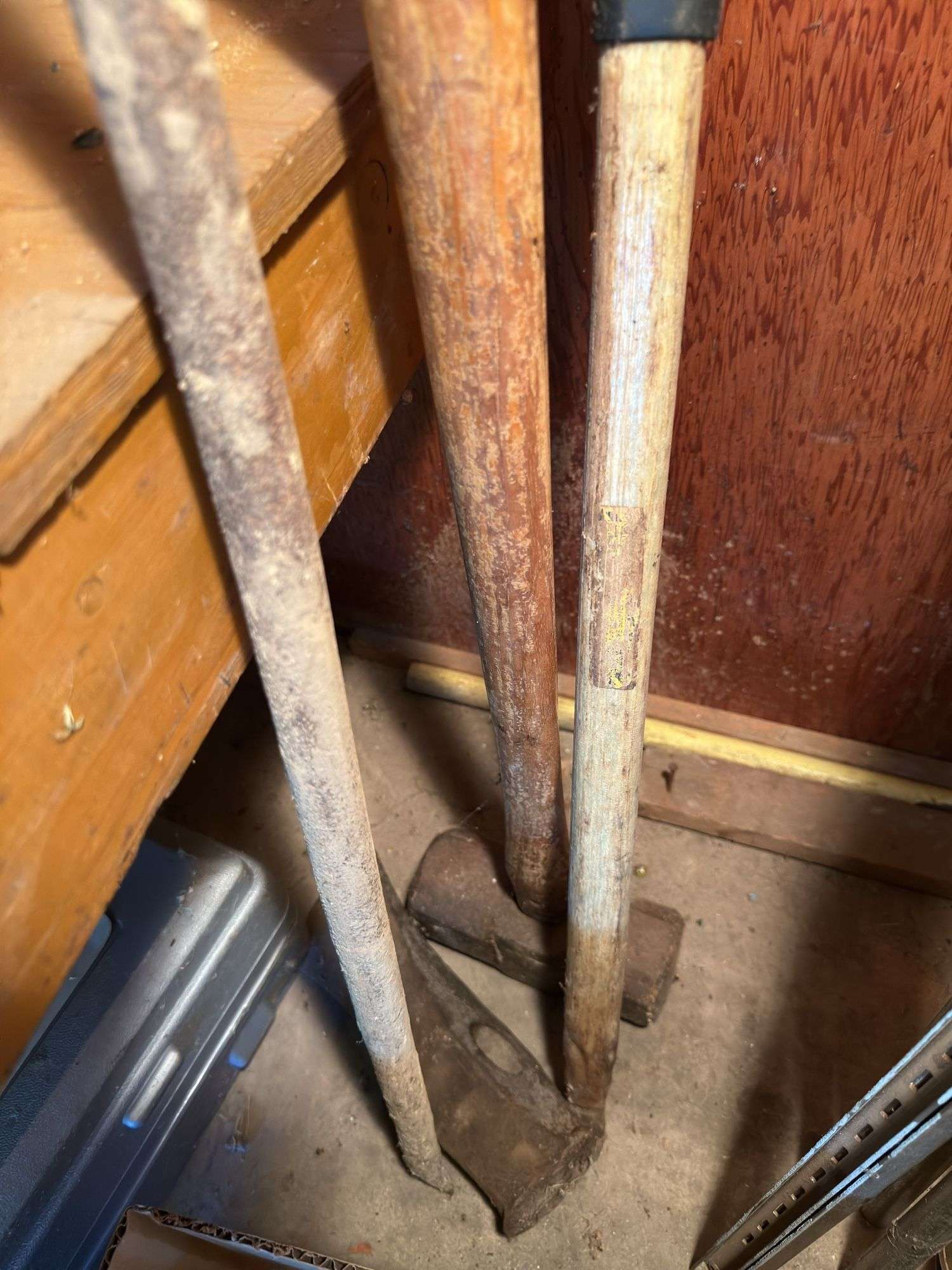 SLEDGE HAMMER, HANDLE, SPADE, AND WOOD SPLITTING MAUL - Kaufman Realty ...