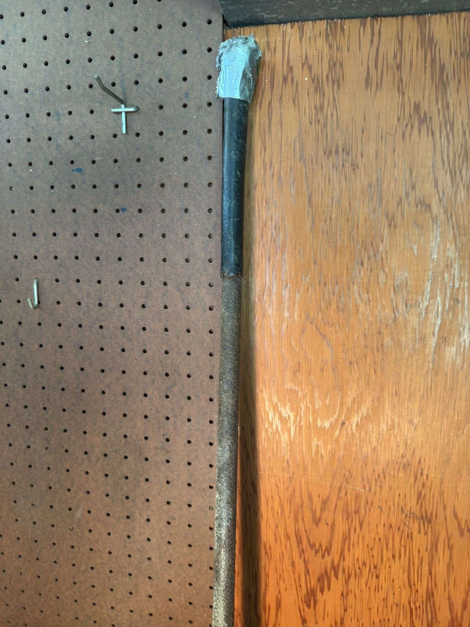 SLEDGE HAMMER, HANDLE, SPADE, AND WOOD SPLITTING MAUL - Kaufman Realty ...