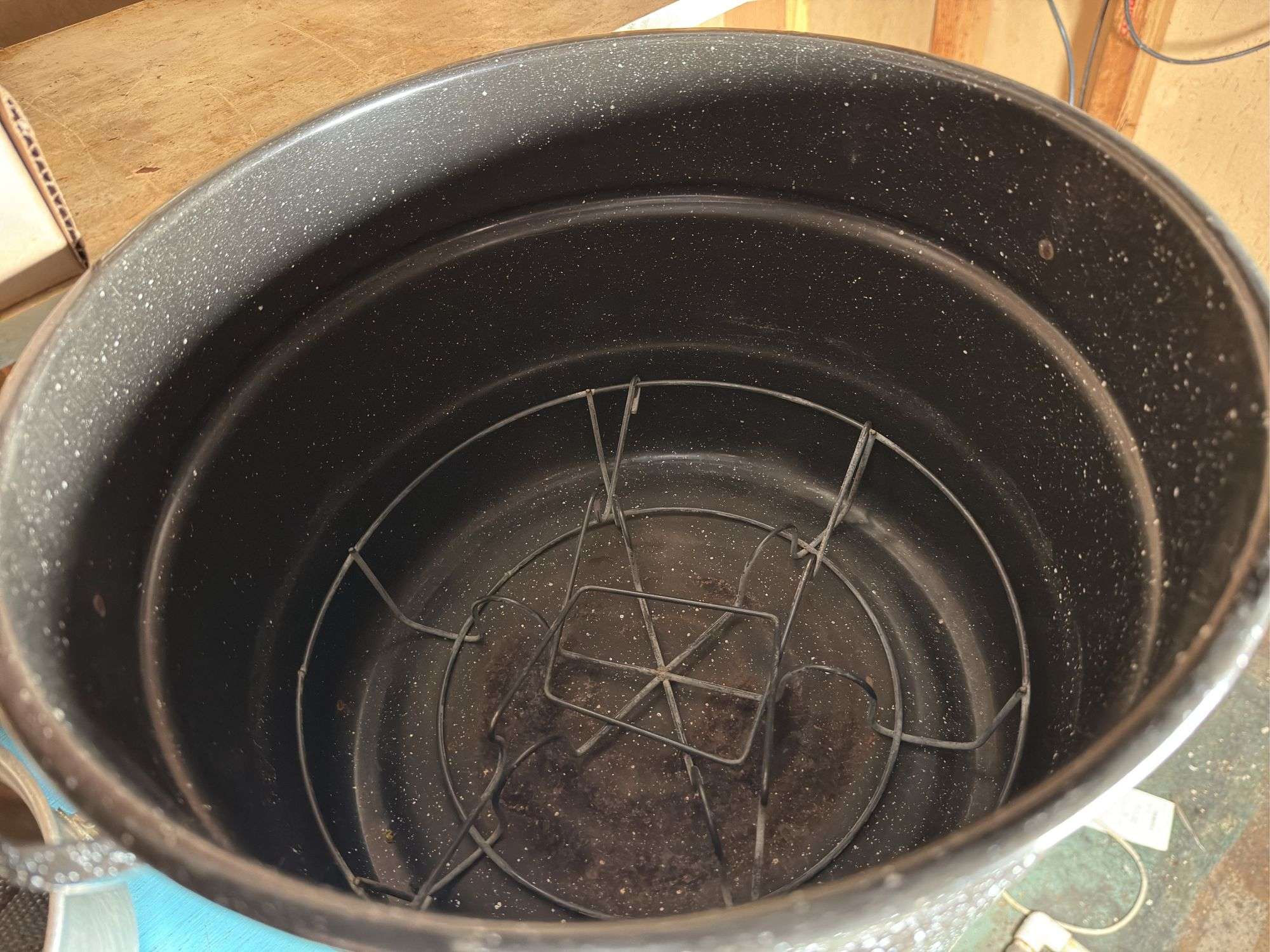 GRANITEWARE CANNER AND SEIVE - Kaufman Realty & Auctions