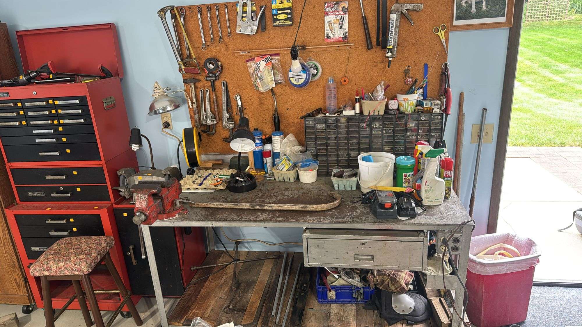 Workbench, Vice Grip, Misc Contents - Kaufman Realty & Auctions