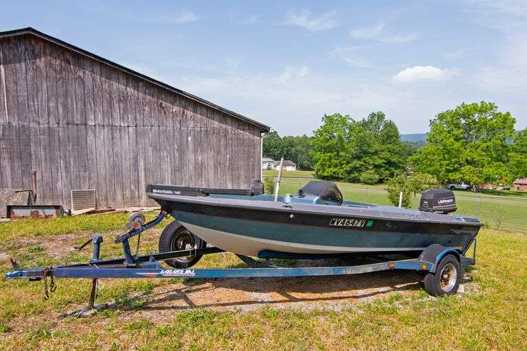 1991 Javelin 356 DMC bass Boat Group with Johnson 90 motor V4 VRO ...