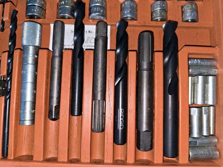 Blue- Point E1025 Extractor set in wooden tool chest - Kaufman Realty & Auctions