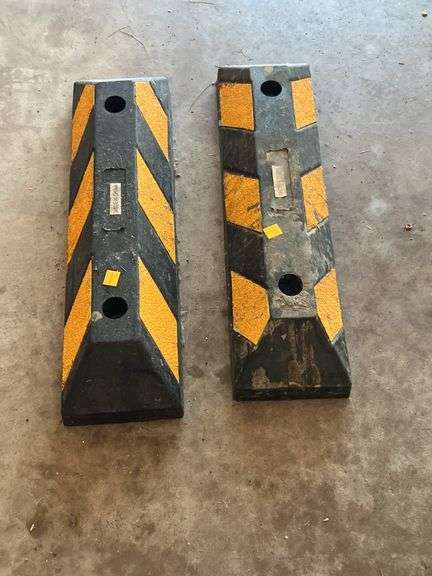 Set of (2) Rubber Bump Blocks - Kaufman Realty & Auctions