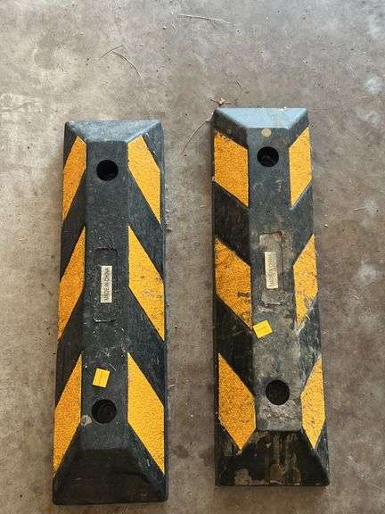 Set of (2) Rubber Bump Blocks - Kaufman Realty & Auctions