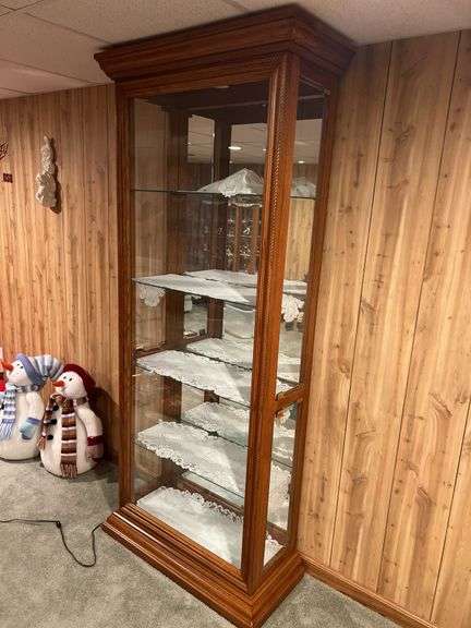 Lighted curio cabinet - Kaufman Realty & Auctions