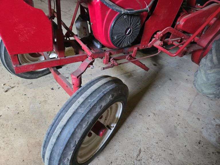 Speedex model 1631 tractor - Kaufman Realty & Auctions