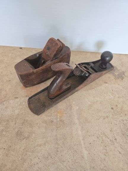 (2) antique hand planes - Kaufman Realty & Auctions