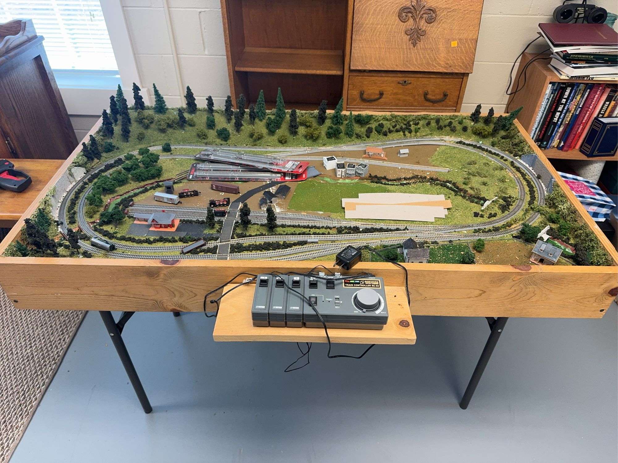 Z scale train layout operable, with lifetime table - Kaufman Realty ...