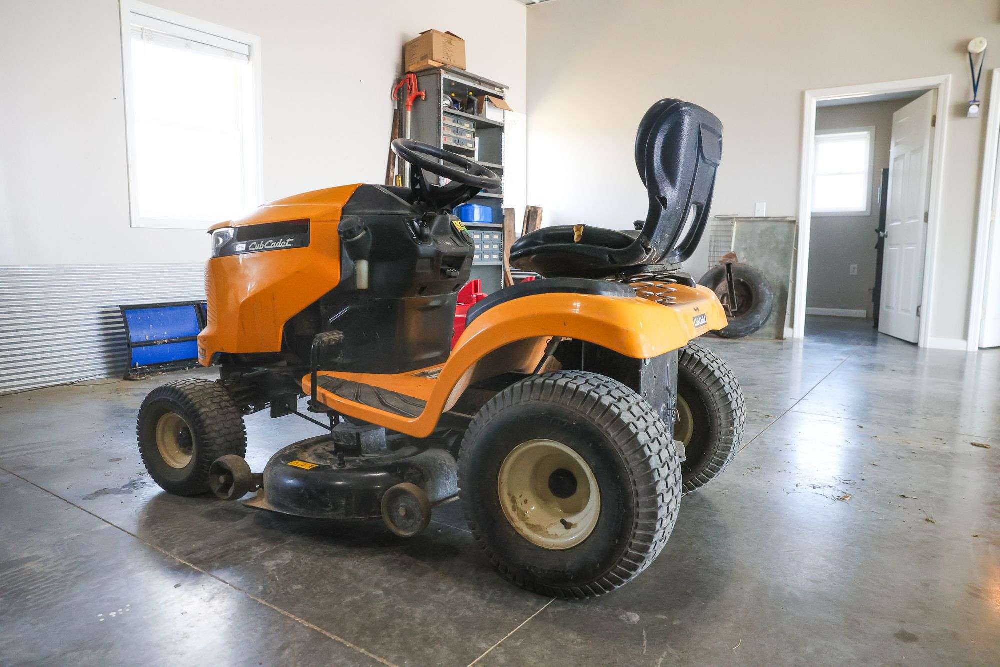 XT1 ENDURO CUB CADET LAWN MOWER - Kaufman Realty & Auctions