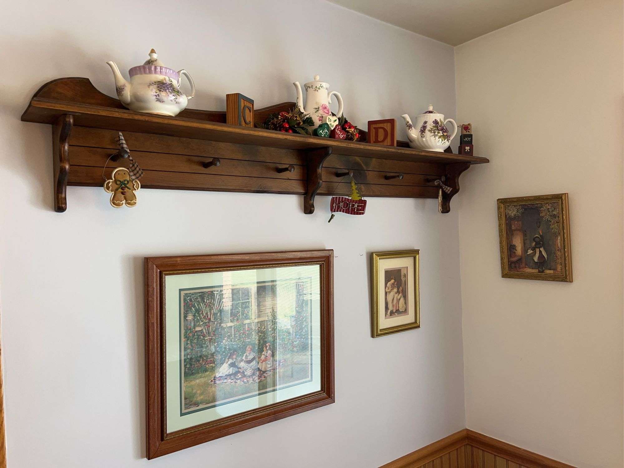 Wall shelf w/ teapots, misc decor, wall plaques - Kaufman Realty & Auctions