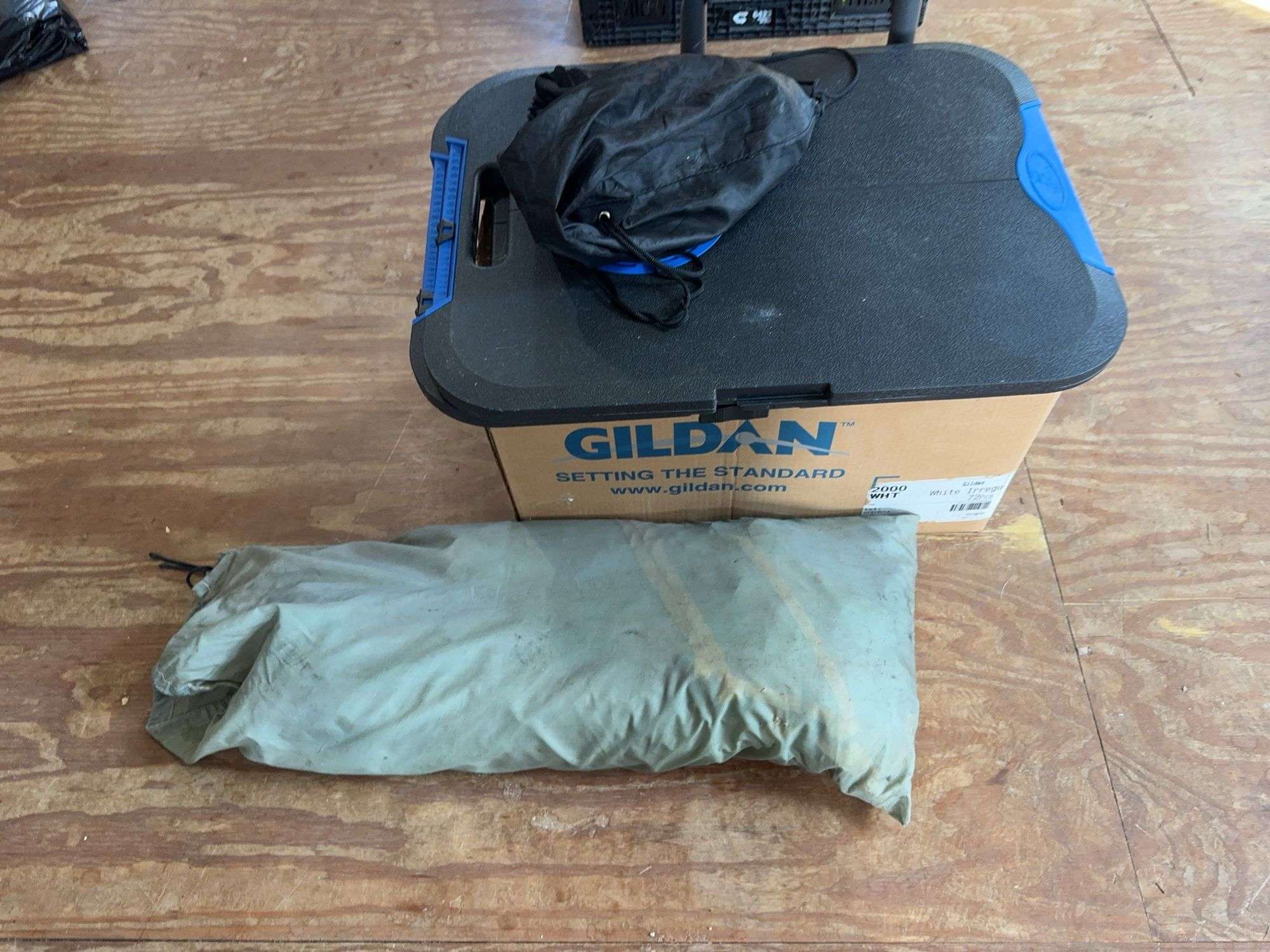 Corn hole set, tent, dvd ect. - Kaufman Realty & Auctions