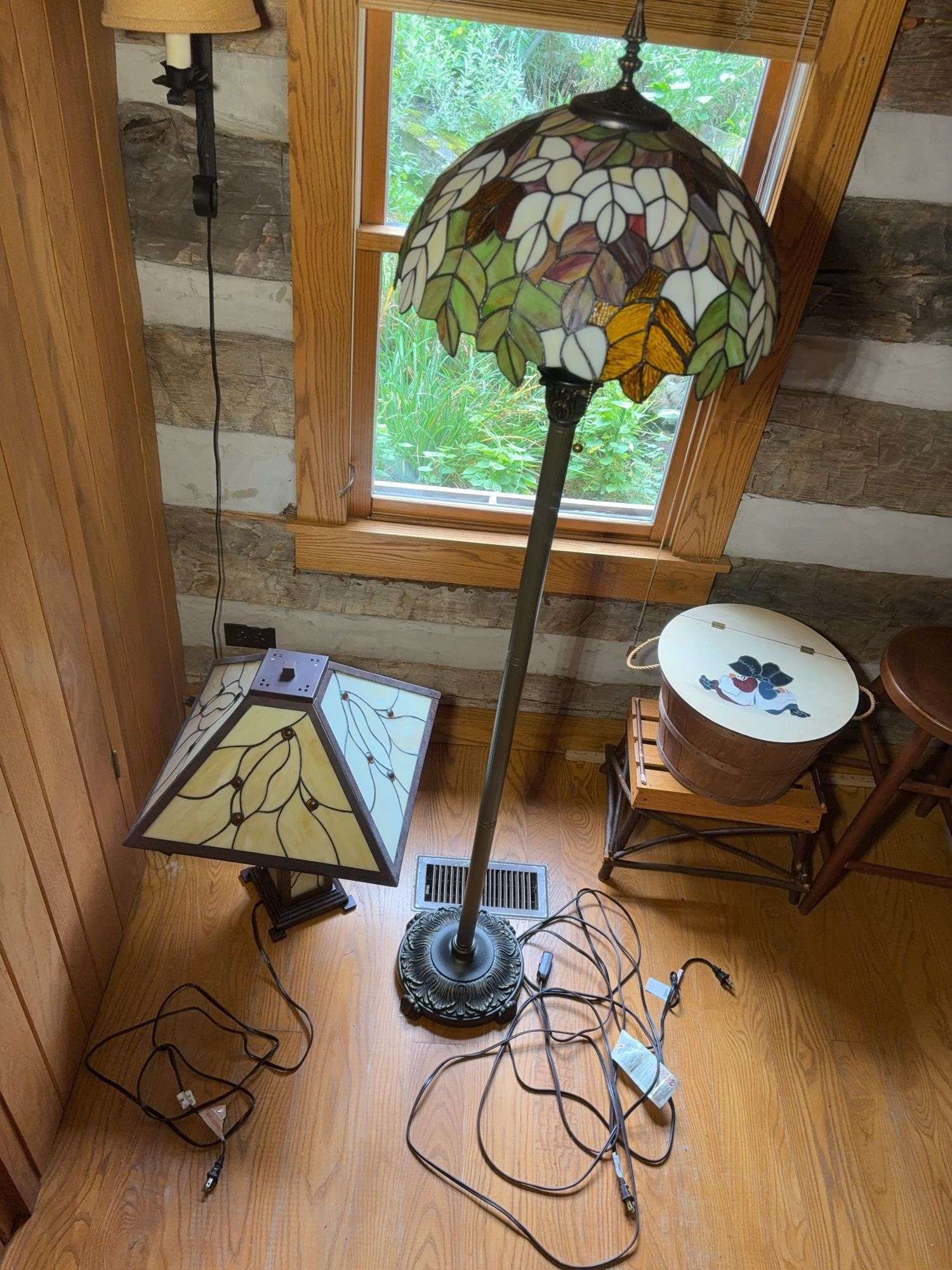 decorative lamps - (1) floor and (1) table - Kaufman Realty & Auctions