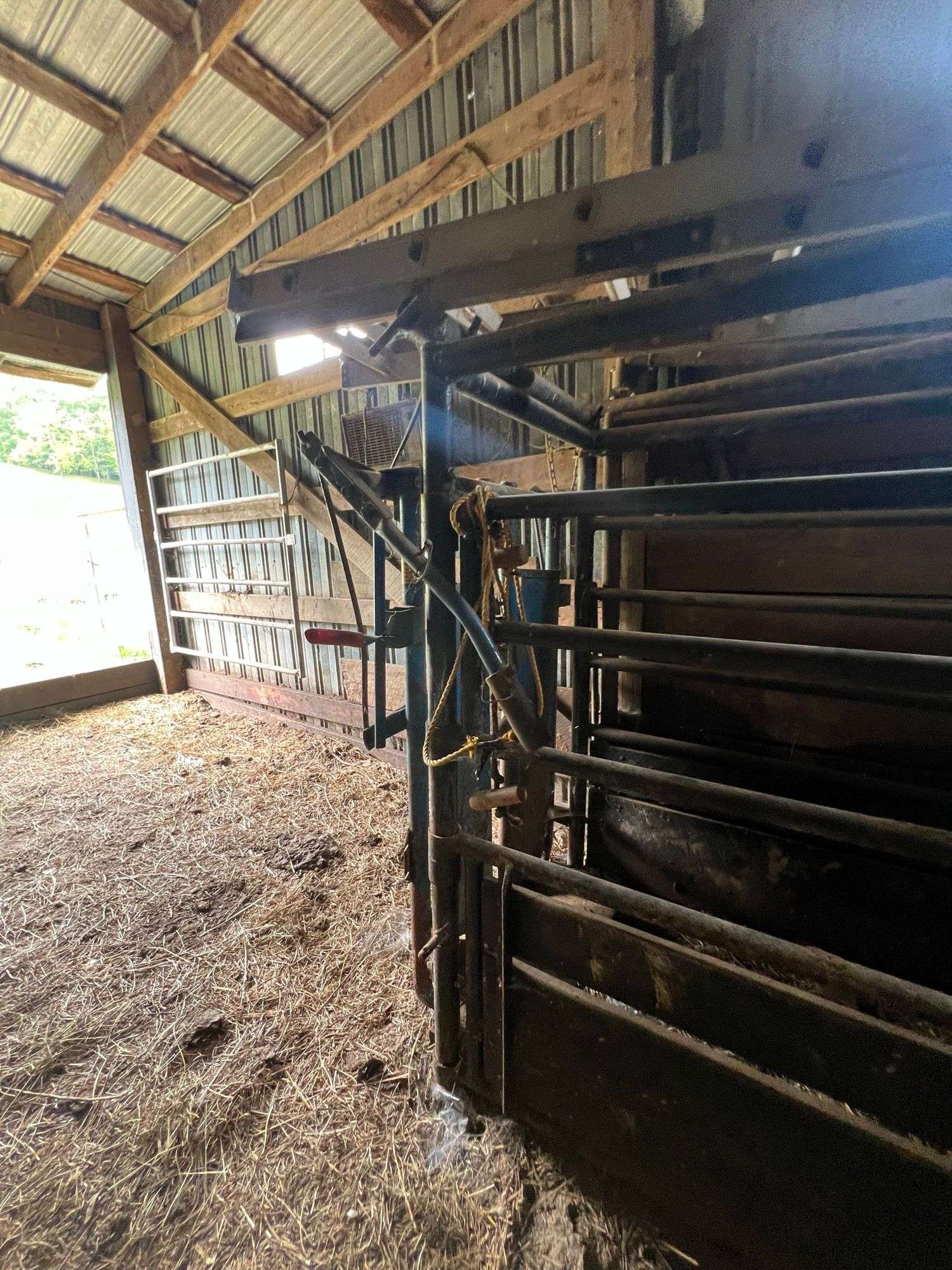 Preifert Gliding Action Chute Gate Model 85 - Kaufman Realty & Auctions