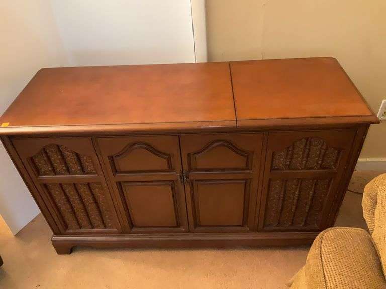 Vintage General Electric Floor Model Stereo - Kaufman Realty & Auctions