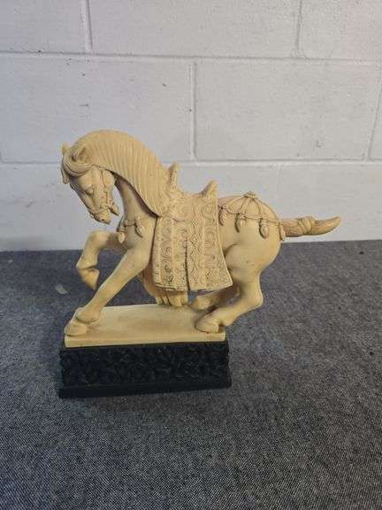 VINTAGE INTRICATELY CARVED RESIN ROMAN HORSE BOWING STATUE - Kaufman ...