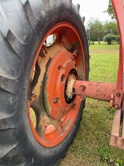 Co-op Tractor w/ loader. Runs - Kaufman Realty & Auctions