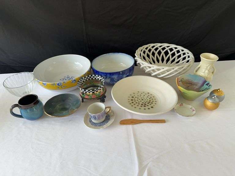 (4) Lg Bowls, Pottery Mug, Teacup, Aalt and Pepper Shaker, and other ...