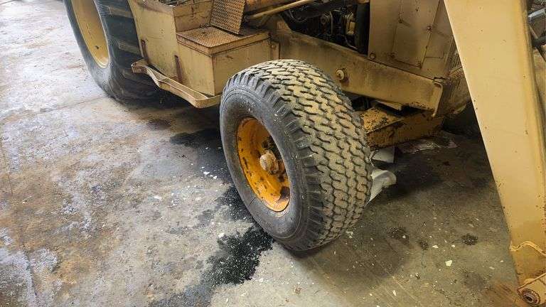 Ford 750 Backhoe Loader - Kaufman Realty & Auctions