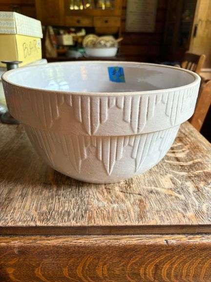 Vintage Cream Picket Fence Border Crock Bowl - Kaufman Realty & Auctions