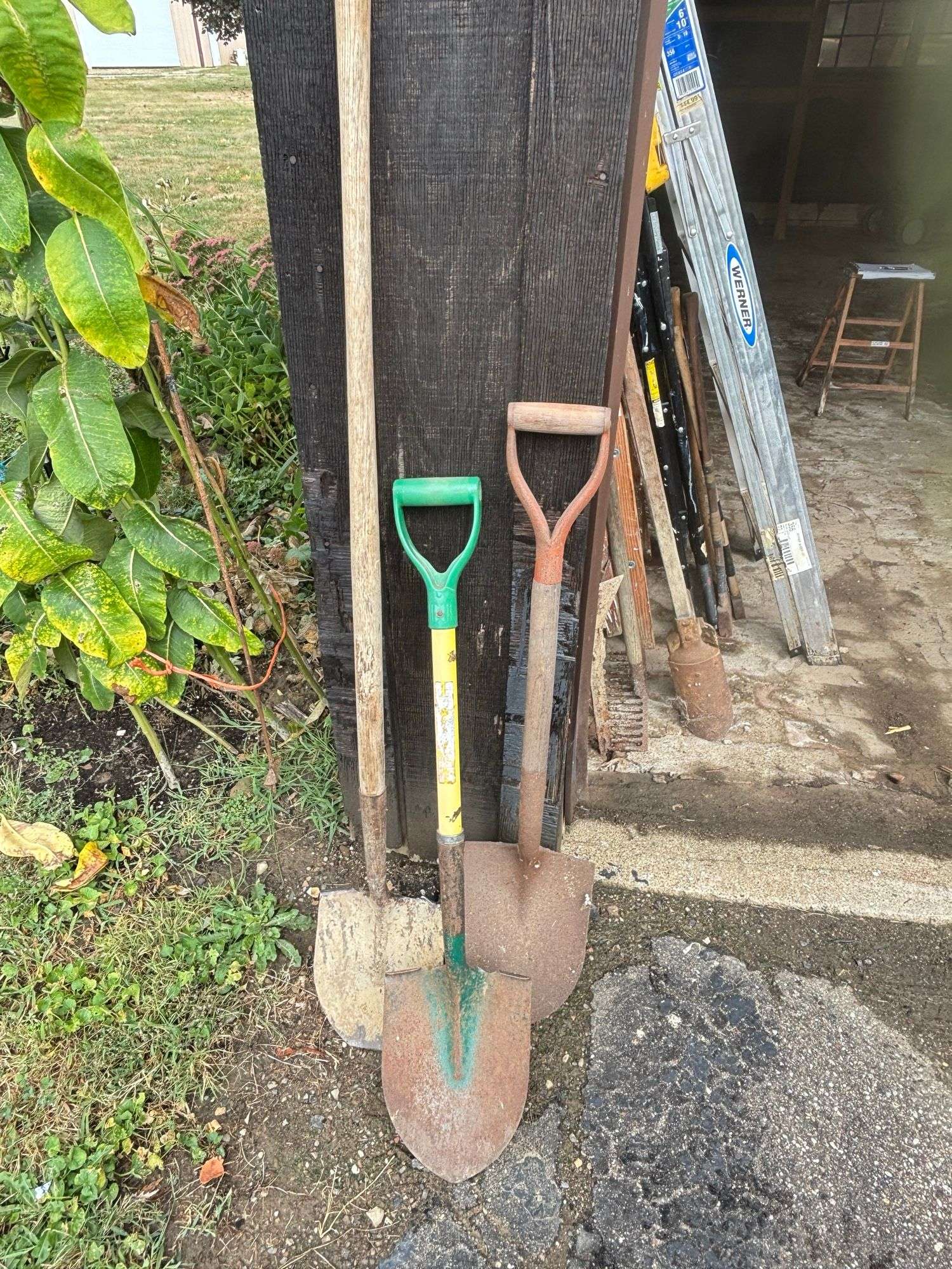 3 Shovels - Kaufman Realty & Auctions