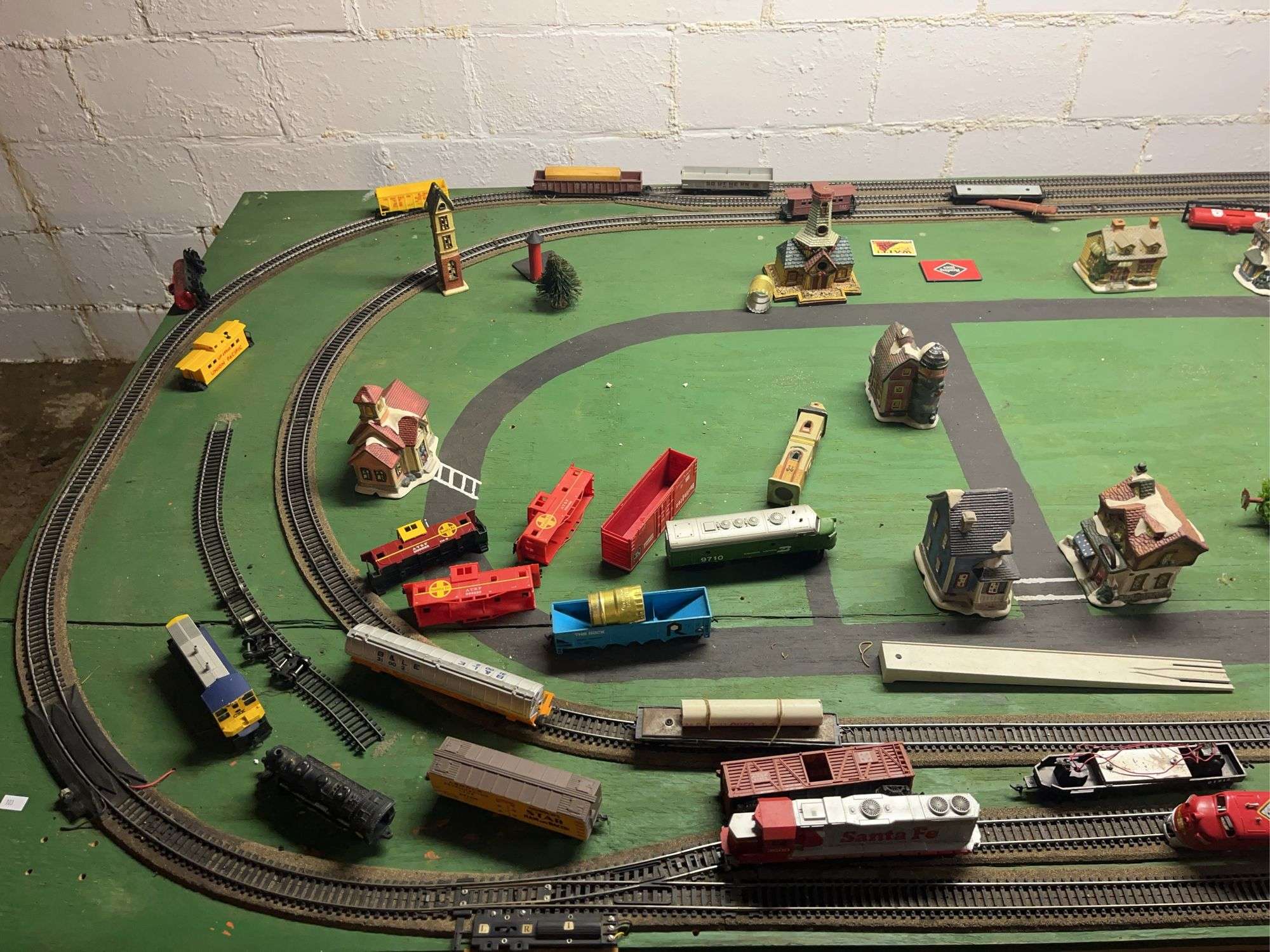 Entire train set and tables - Kaufman Realty & Auctions