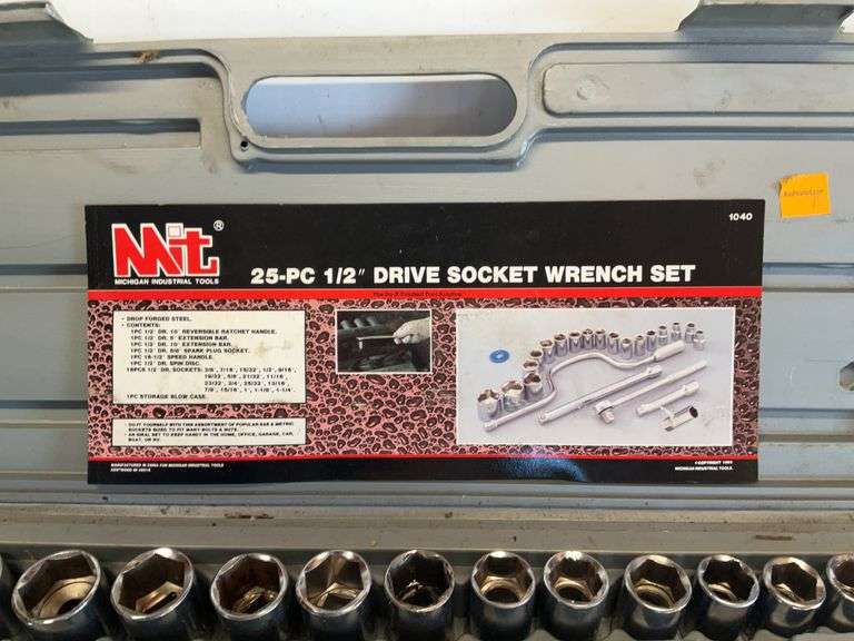25 Piece Socket Set - Kaufman Realty & Auctions