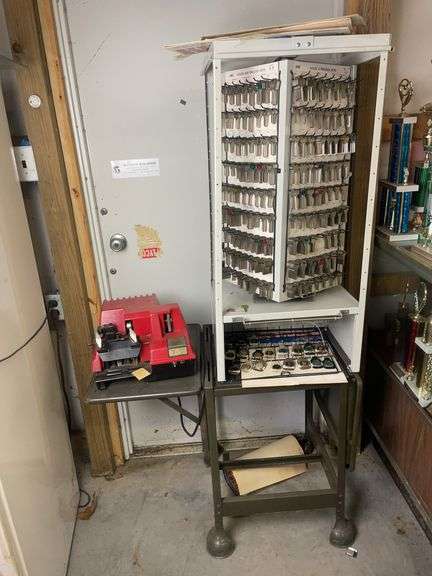 Key maker, large key holder with uncut keys, key hook and stand - Kaufman Realty & Auctions