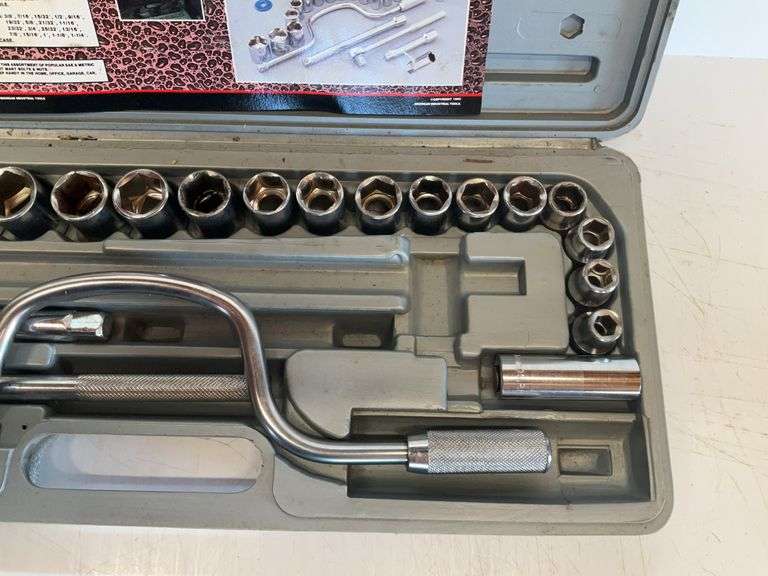 25 Piece Socket Set - Kaufman Realty & Auctions