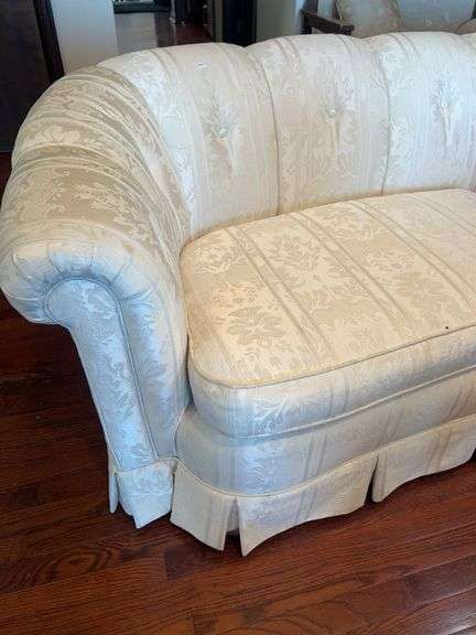 Key City White Decorative Sofa - Kaufman Realty & Auctions