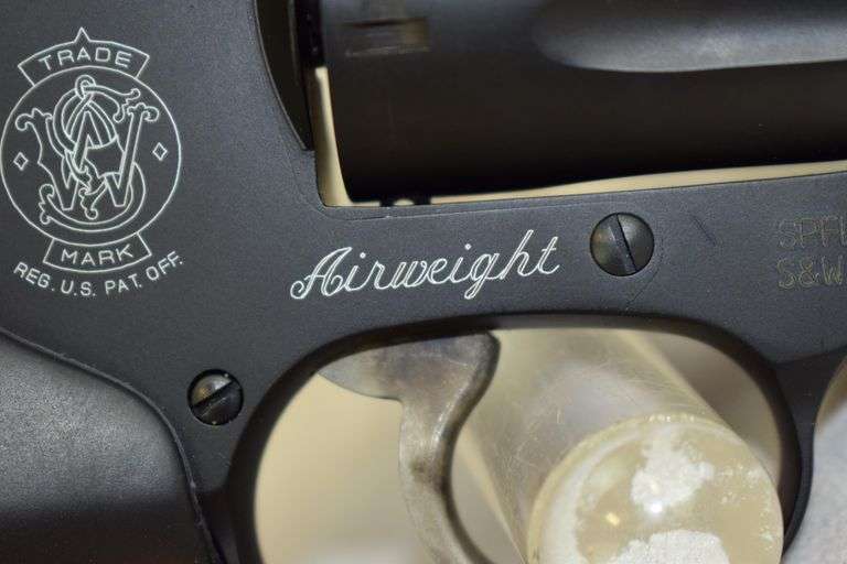 Smith & Wesson Mod 442-2 Airweight Cal .38 Spl. - Kaufman Realty & Auctions