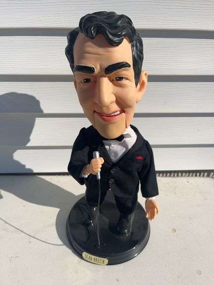 Singing Dean Martin statue - Kaufman Realty & Auctions
