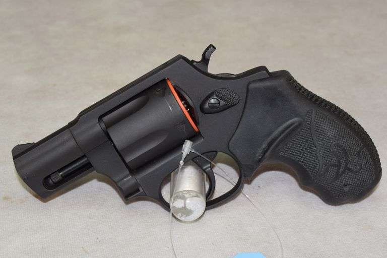 Taurus Mod M 85 Cal .38 Spl - Kaufman Realty & Auctions